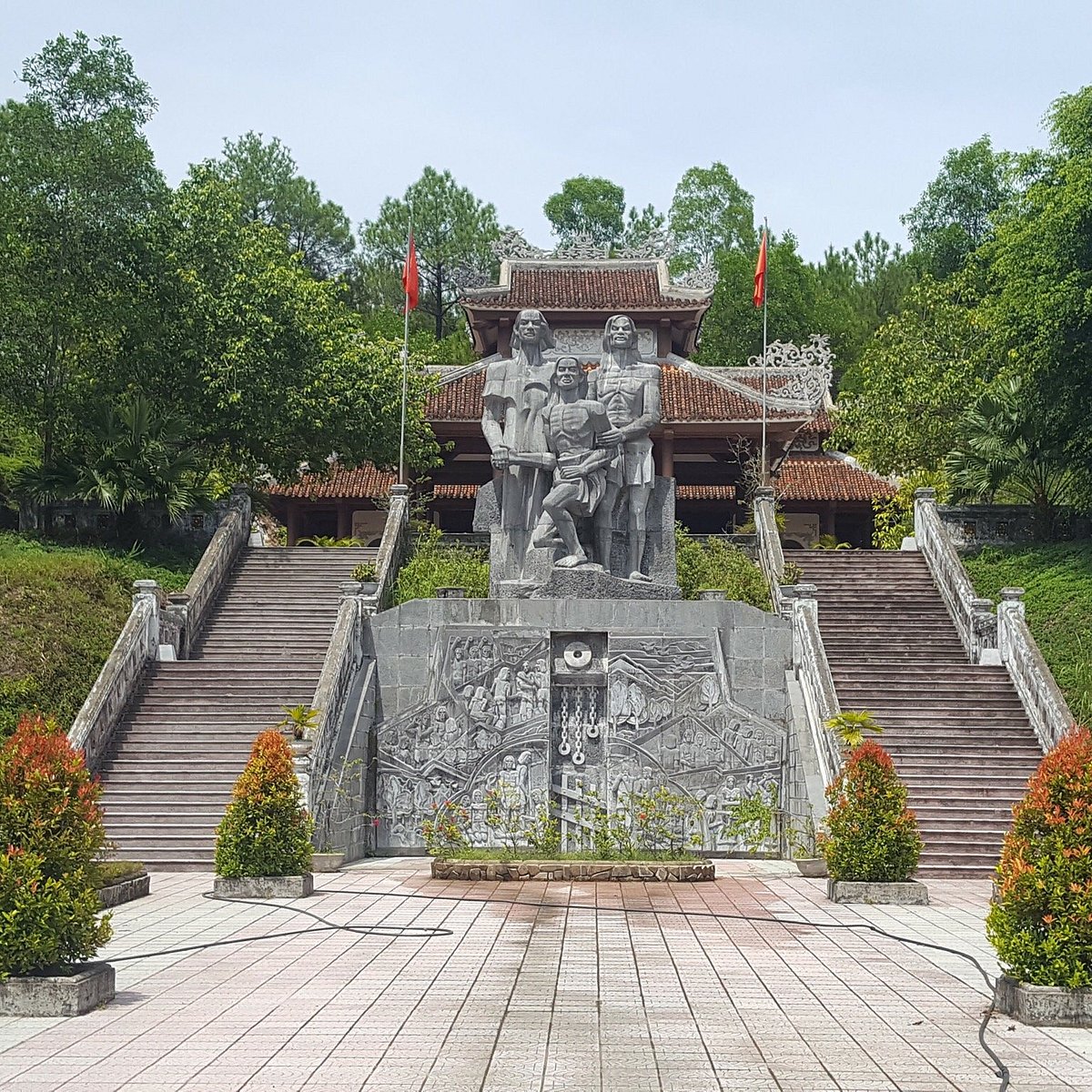 VISIT CHIN HAM HISTORICAL RELICS – HUYEN TRAN CULTURAL CENTER – ARTIST ...